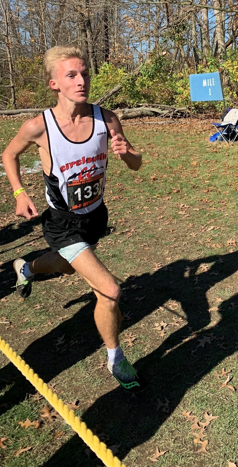 Three county runners advance to state